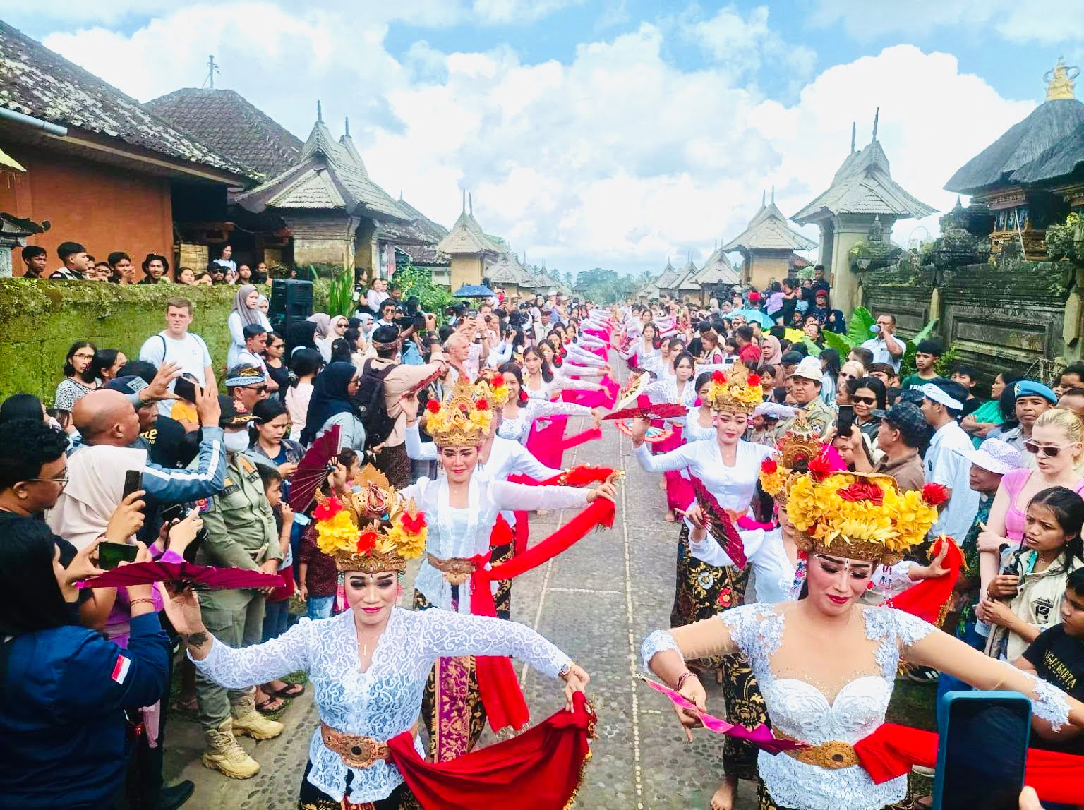 Tampil di Penglipuran Village Festival,Jegog Jembrana dan Jogeg Bumbung ...