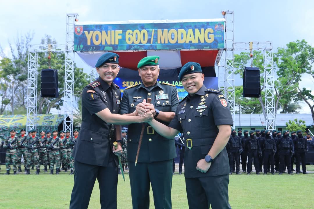 Pangdam VI/Mlw Pimpin Sertijab Danpomdam dan Danyonif 600/Modang - PUBLIKA